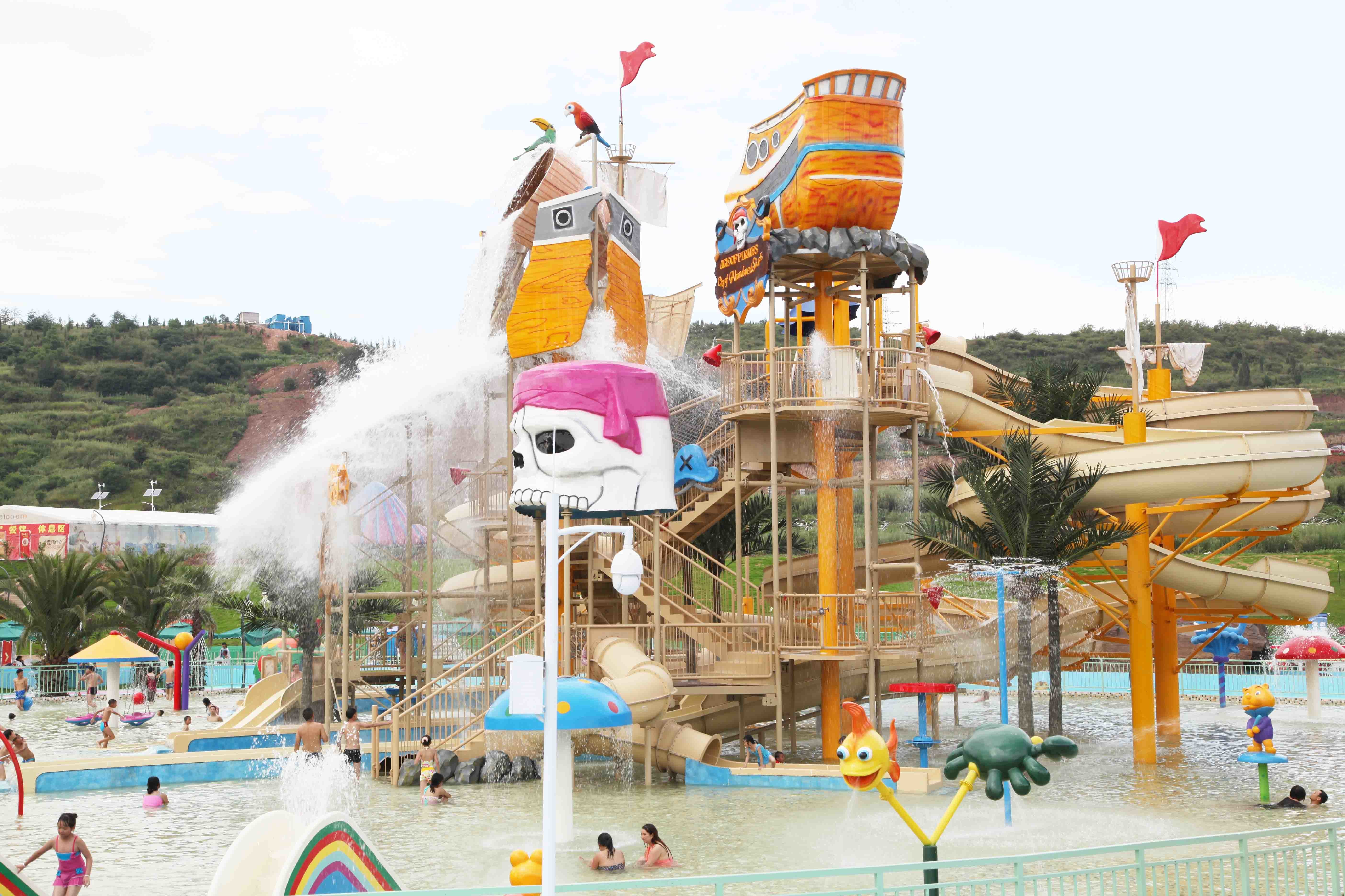 Aufregender Familienwasserpark im giantic Waterhouse mit verschiedenem ...